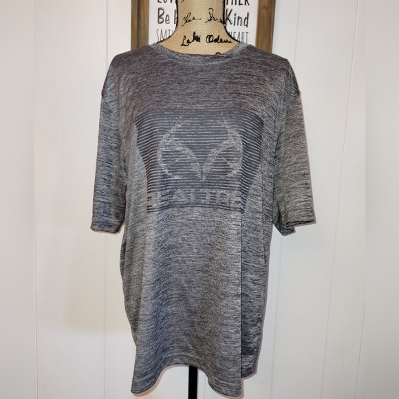Realtree | Shirts | Mens Gray Realtree Hunting Graphic Tee Size Large ...